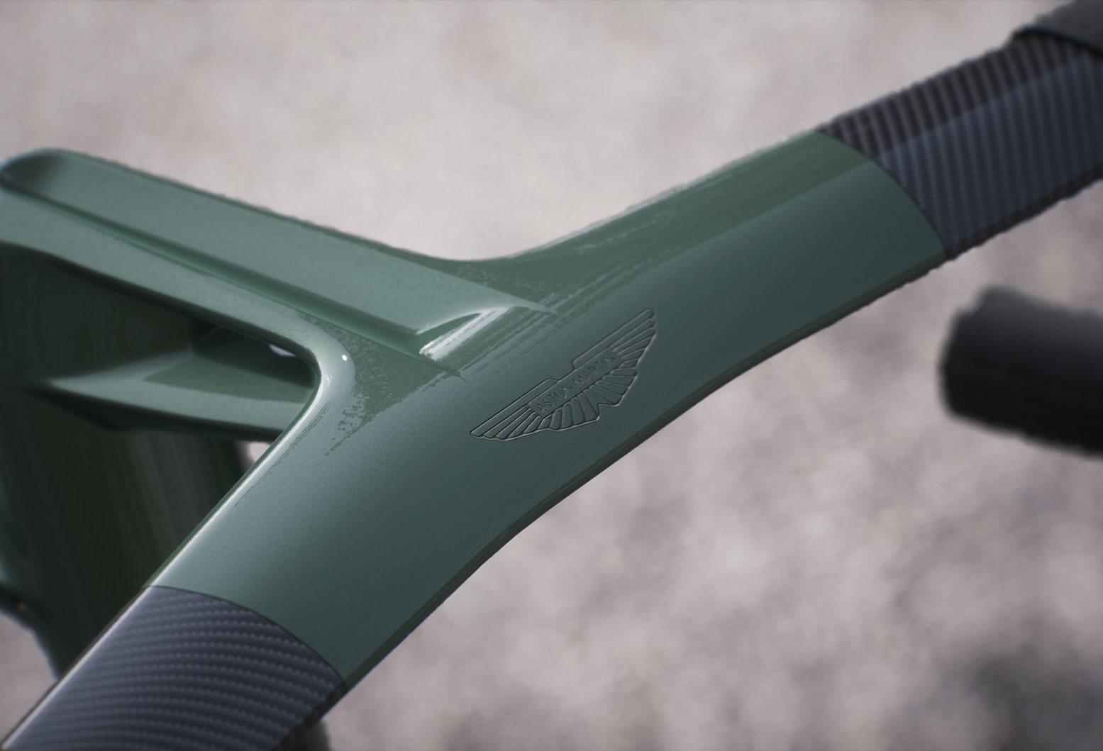 .1R - Iridescent Emerald "Mantis" - Aston Martin x J.Laverack